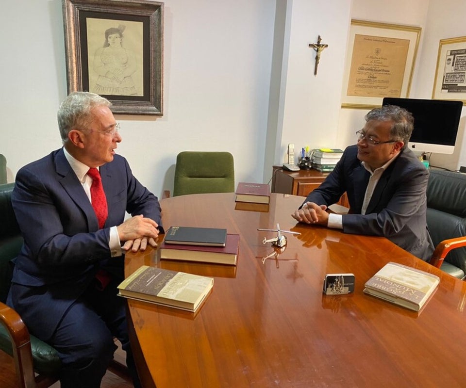 Fiscalía citó a Álvaro Uribe a indagatoria y Petro le propuso declarar ...